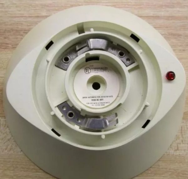 Pyrotronics DB-4TS Detector Base | Life Safety Consultants